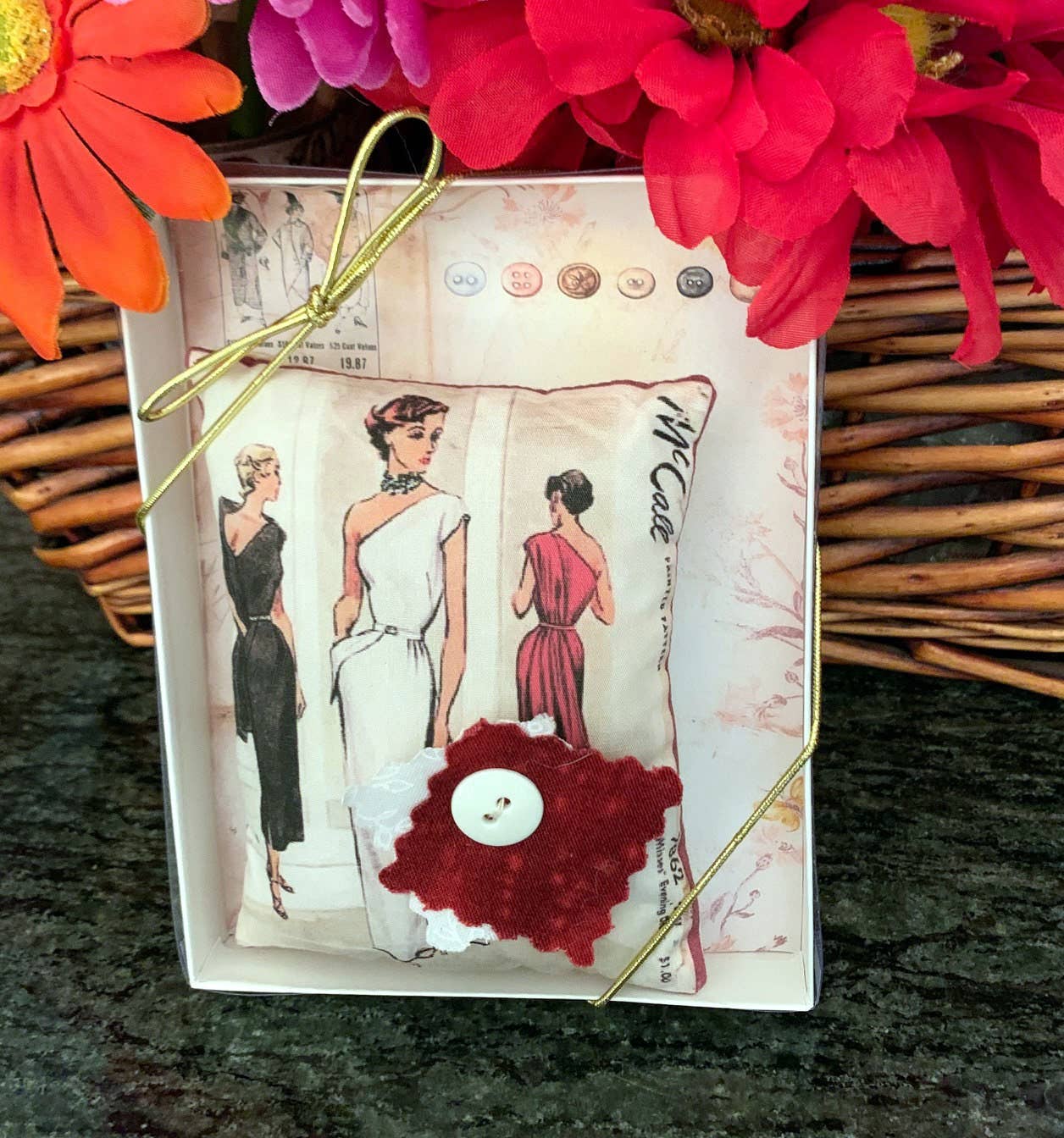 Ladies of Fashion Sachets: Pictorial – The Mirrored Past