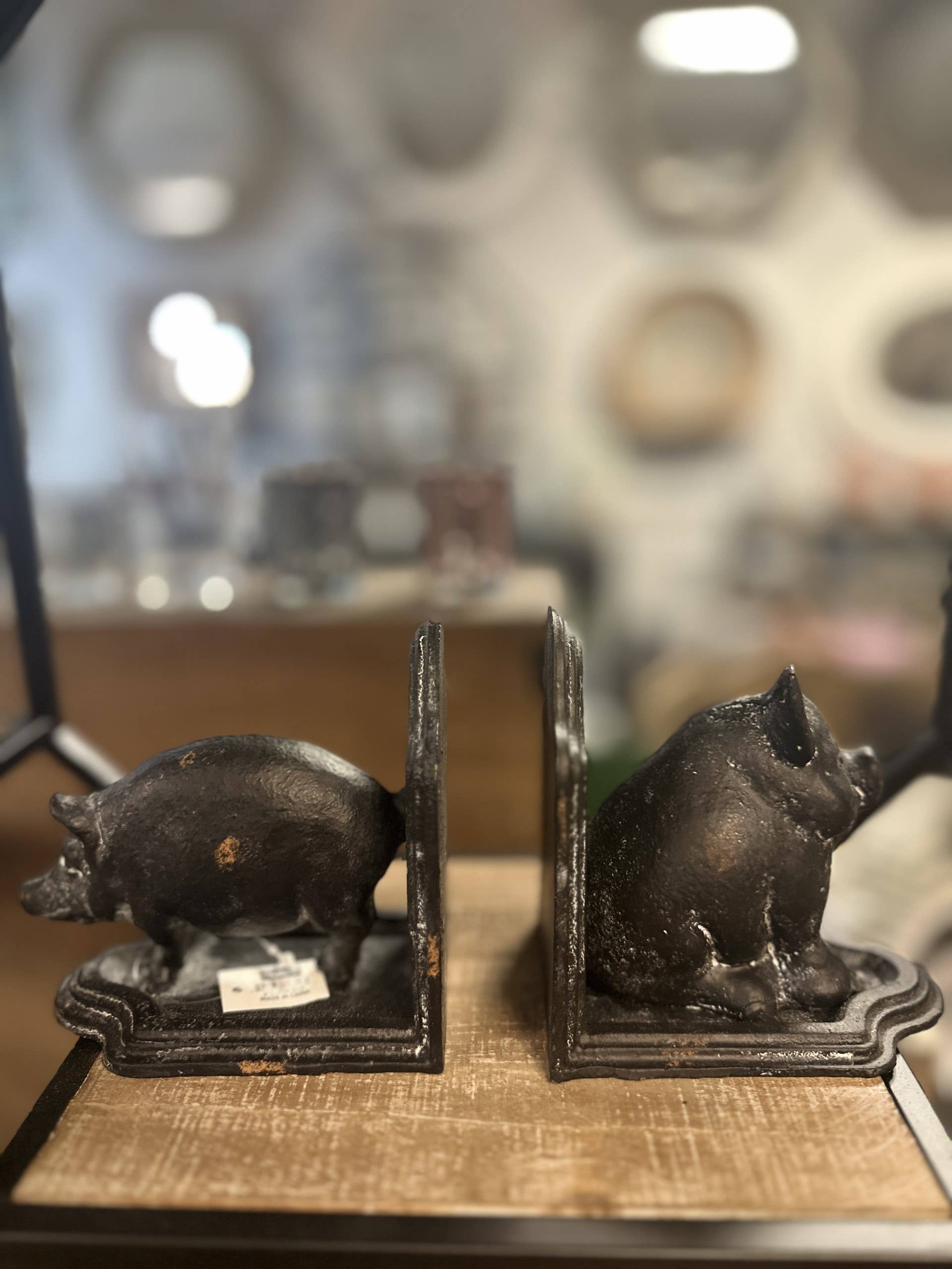 Cast Iron Pig Bookend in Black Rustic Finish-Set 2 – The Mirrored Past